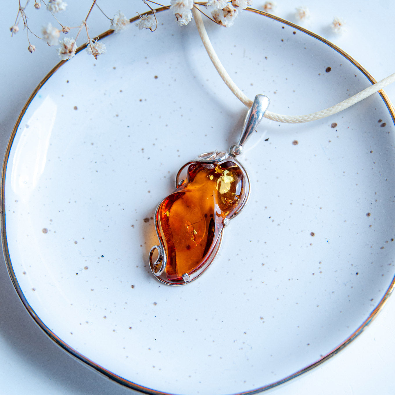 Pendants – One piece jewelry